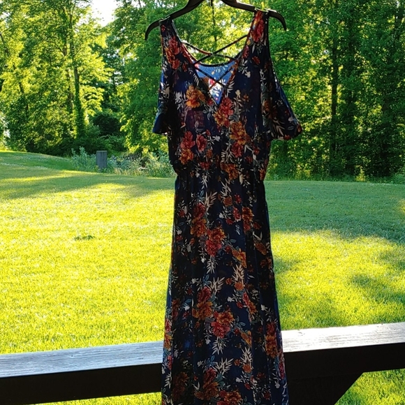 Pink Rose | Dresses | Punk Rose Cut Shoulder Floral Sress Size Medium ...